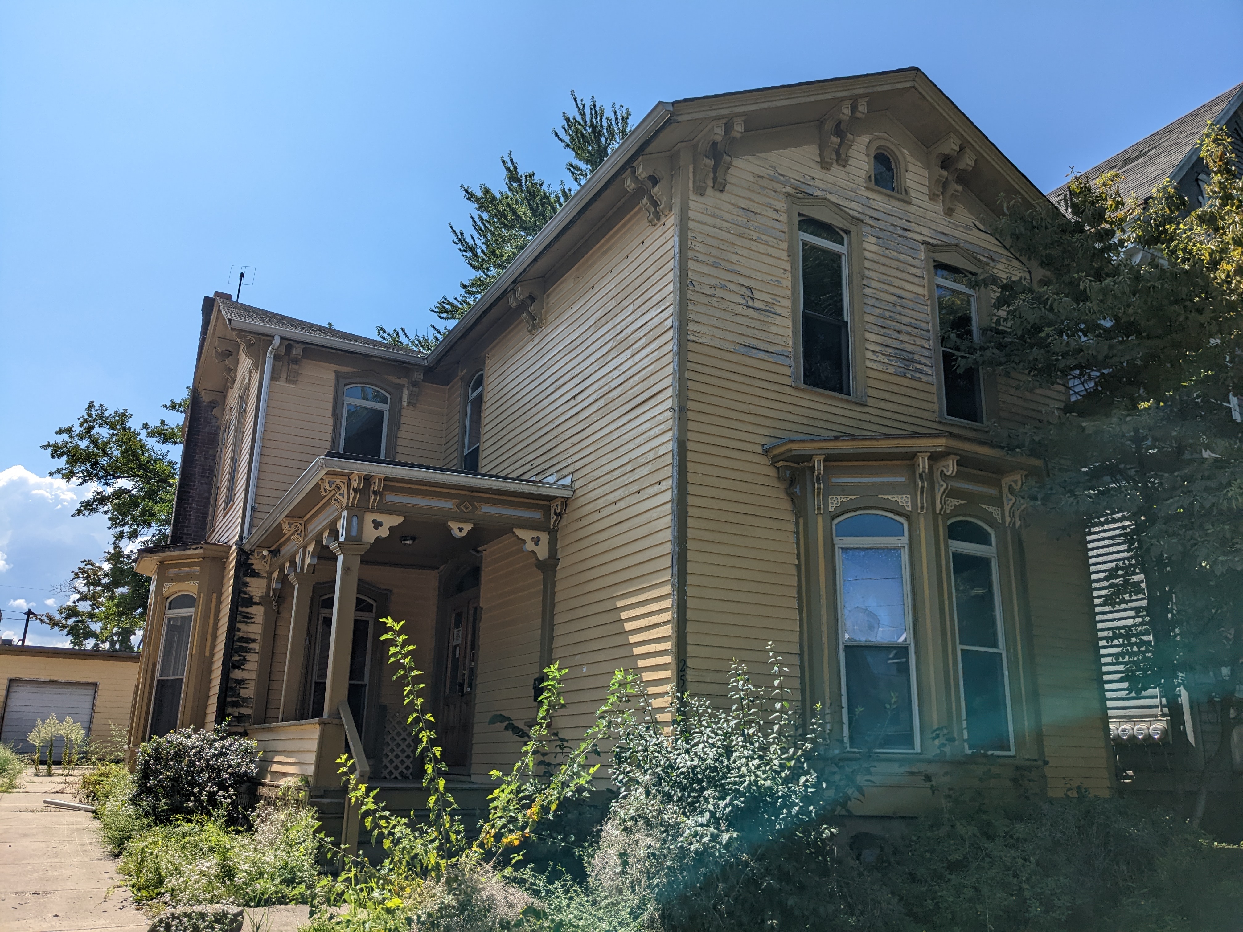 251 W 21st St // The Felgemaker-Huff House